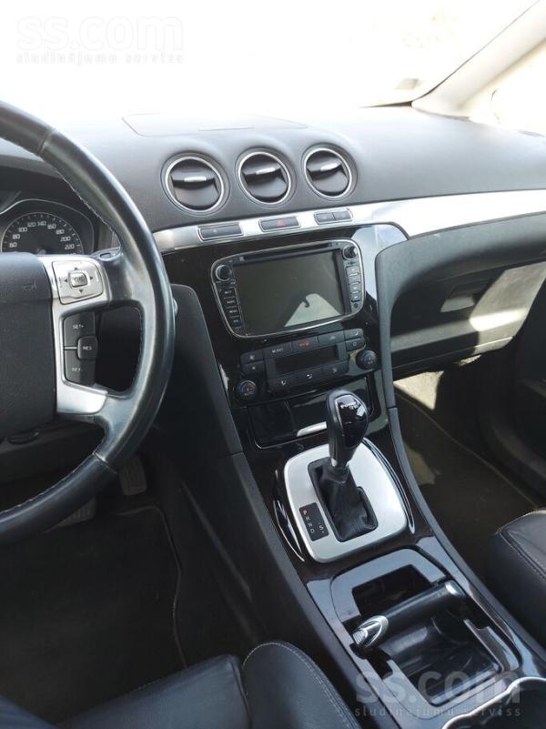 Grey Ford Galaxy 2011 in Riga, with an engine capacity of 2.00 L and mileage of 334 thousand km for 6000 €, photo 4 on AUTOMOTO.COM.LV