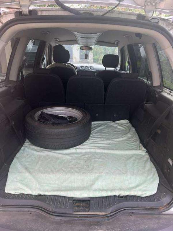 Grey Ford Galaxy 2011 in Vilnius, with an engine capacity of 2.00 L and mileage of 320 thousand km for 2700 €, photo 3 on AUTOMOTO.COM.LV