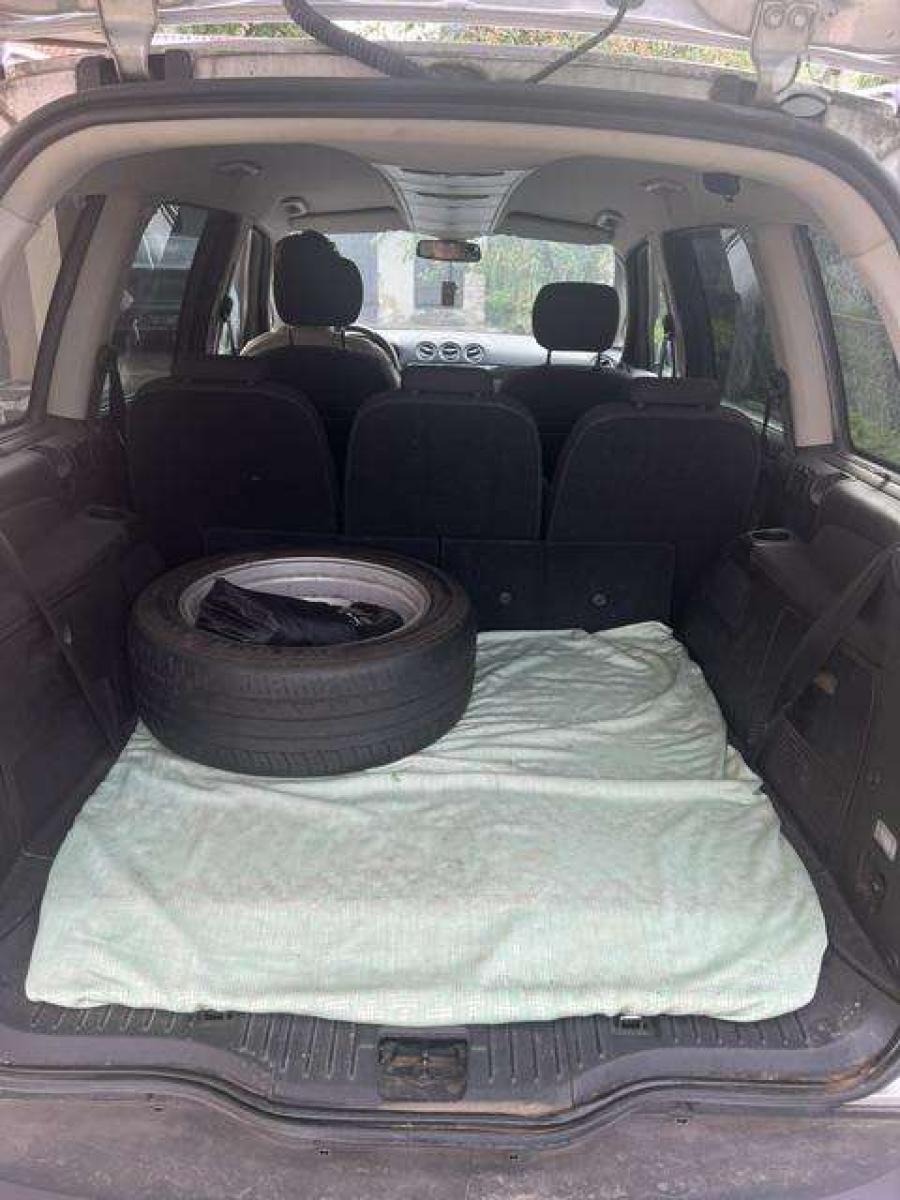 Grey Ford Galaxy 2011 in Vilnius, with an engine capacity of 2.00 L and mileage of 320 thousand km for 2700 €, photo 4 on AUTOMOTO.COM.LV