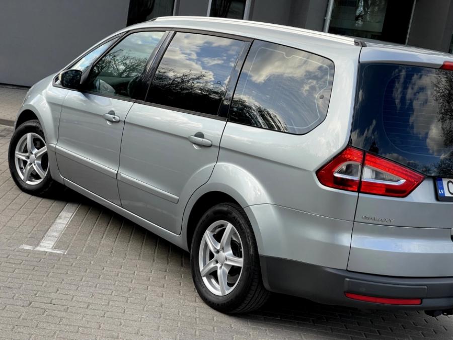 Pelēks Ford Galaxy 2011 Rīga, ar dzinēja tilpumu 2.00 L un nobraukumu 275 tūkst. km par 5250 €, foto 21 vietnē AUTOMOTO.COM.LV