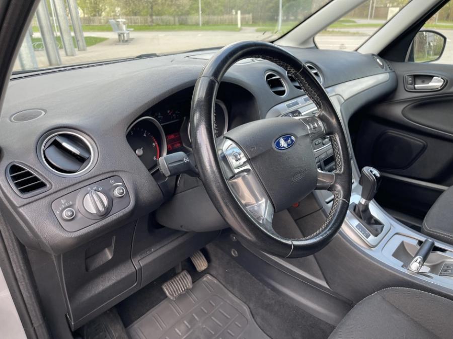 Pelēks Ford Galaxy 2011 Rīga, ar dzinēja tilpumu 2.00 L un nobraukumu 275 tūkst. km par 5250 €, foto 30 vietnē AUTOMOTO.COM.LV