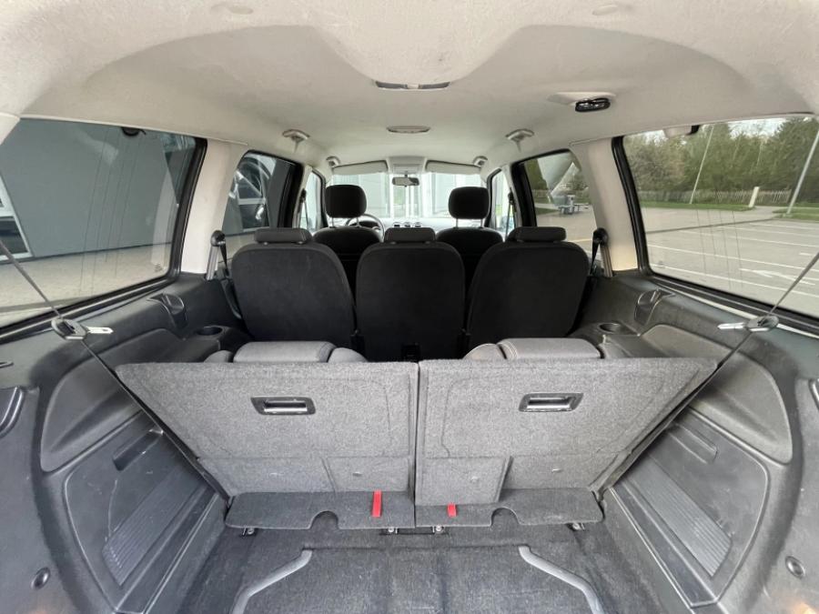 Pelēks Ford Galaxy 2011 Rīga, ar dzinēja tilpumu 2.00 L un nobraukumu 275 tūkst. km par 5250 €, foto 34 vietnē AUTOMOTO.COM.LV