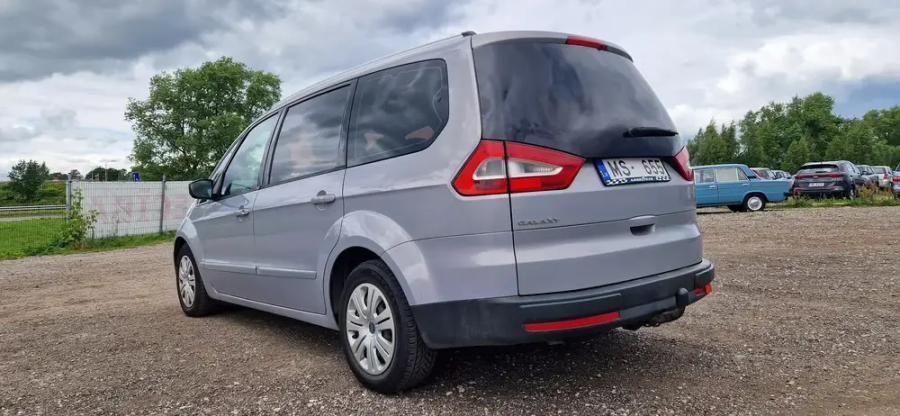 Grey Ford Galaxy 2011 in Daugavpils, with an engine capacity of 2.00 L and mileage of 327 thousand km for 4350 €, photo 4 on AUTOMOTO.COM.LV