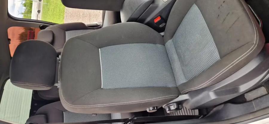 Grey Ford Galaxy 2011 in Daugavpils, with an engine capacity of 2.00 L and mileage of 327 thousand km for 4350 €, photo 25 on AUTOMOTO.COM.LV