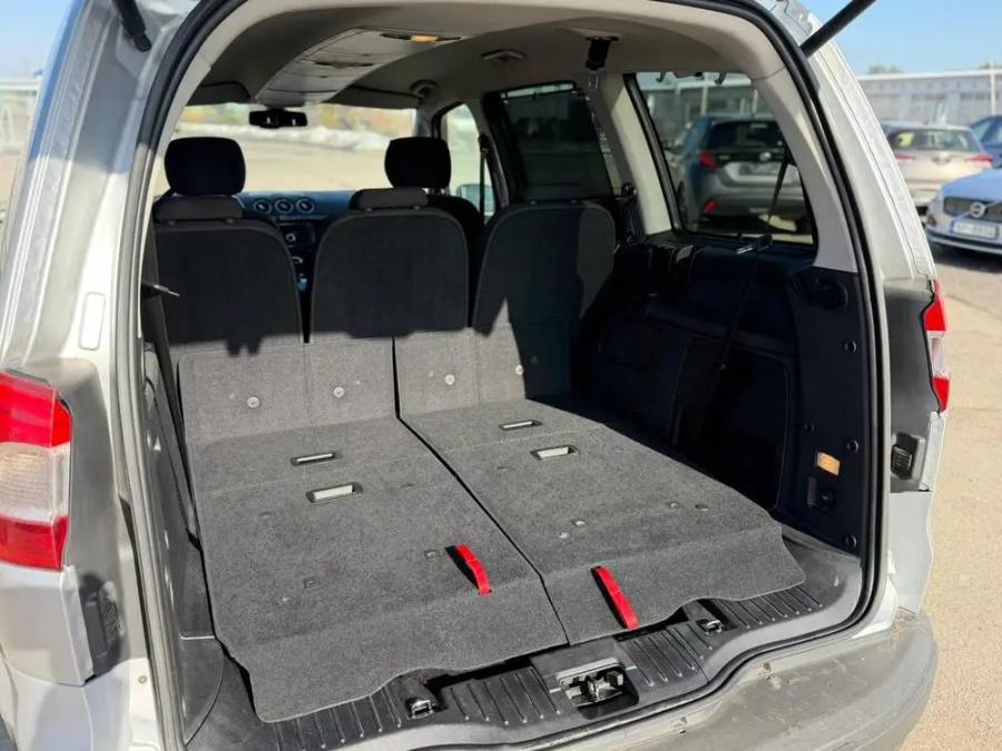 Grey Ford Galaxy 2011 in Riga, with an engine capacity of 2.00 L and mileage of 260 thousand km for 3990 €, photo 5 on AUTOMOTO.COM.LV