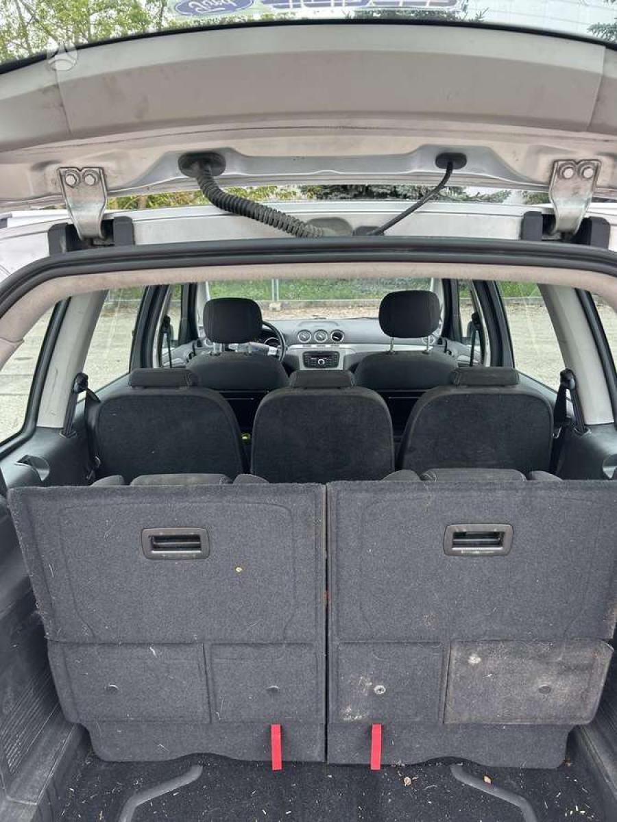 Pelēks Ford Galaxy 2011 Marijampole, ar dzinēja tilpumu 1.56 L un nobraukumu 275 tūkst. km par 4250 €, foto 10 vietnē AUTOMOTO.COM.LV