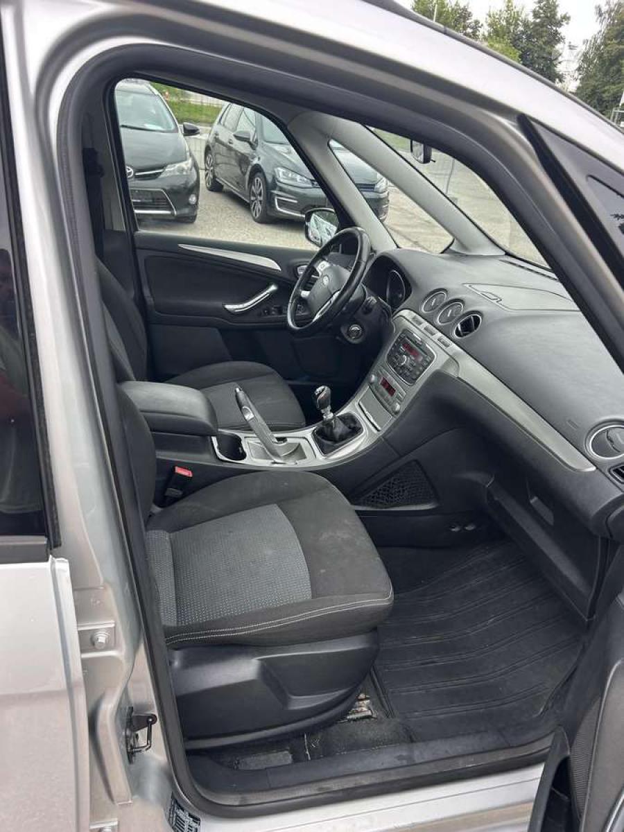 Pelēks Ford Galaxy 2011 Marijampole, ar dzinēja tilpumu 1.56 L un nobraukumu 275 tūkst. km par 4250 €, foto 13 vietnē AUTOMOTO.COM.LV