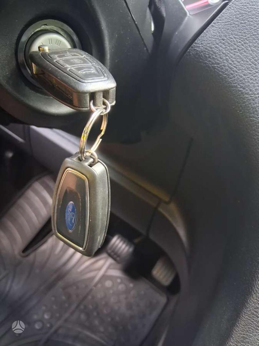 Grey Ford Galaxy 2011 in Marijampole, with an engine capacity of 2.00 L and mileage of 288 thousand km for 4950 €, photo 30 on AUTOMOTO.COM.LV