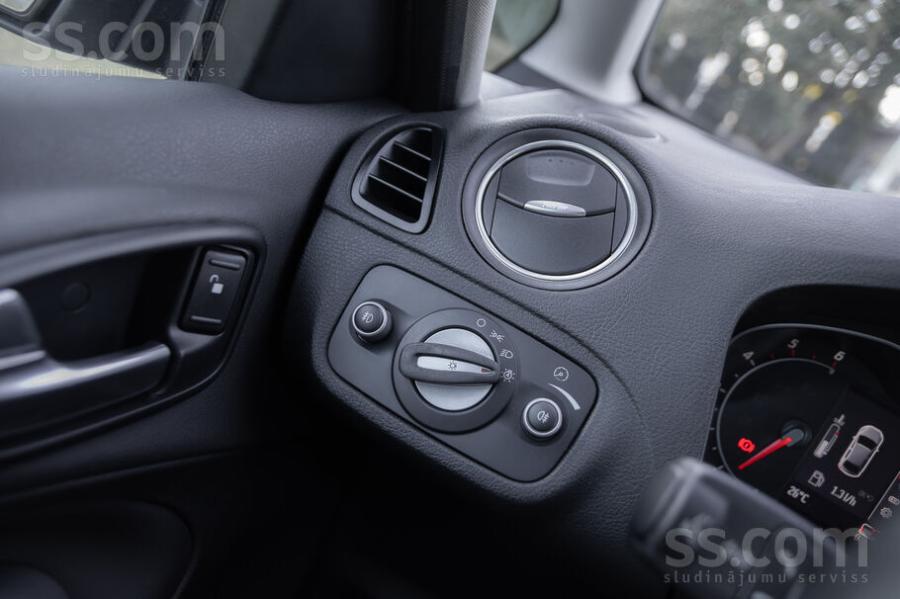 Pelēks Ford Galaxy 2011 Tukums, ar dzinēja tilpumu 2.20 L un nobraukumu 289 tūkst. km par 7790 €, foto 32 vietnē AUTOMOTO.COM.LV