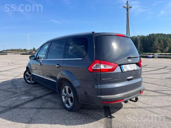 Pelēks Ford Galaxy 2012 Valmiera, ar dzinēja tilpumu 2.00 L un nobraukumu 31 tūkst. km par 4100 €, foto 5 vietnē AUTOMOTO.COM.LV