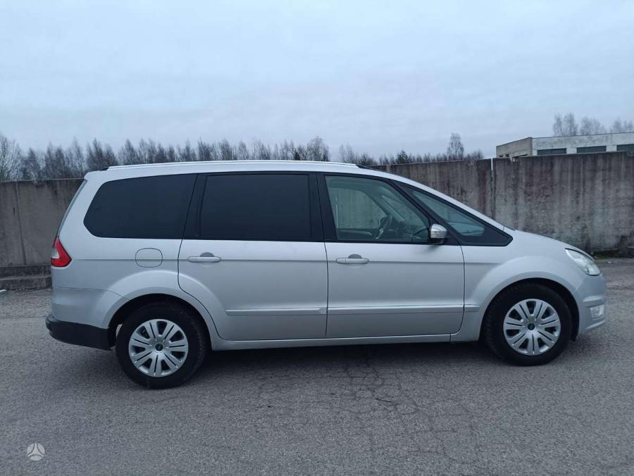 Pelēks Ford Galaxy 2013 Panevēža, ar dzinēja tilpumu 2.00 L un nobraukumu 274 tūkst. km par 4800 €, foto 2 vietnē AUTOMOTO.COM.LV
