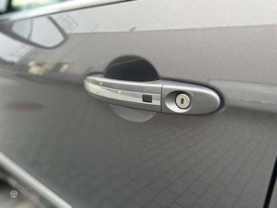 Grey Ford Galaxy 2013 in Siauliai, with an engine capacity of 2.00 L and mileage of 275 thousand km for 6800 €, photo 12 on AUTOMOTO.COM.LV