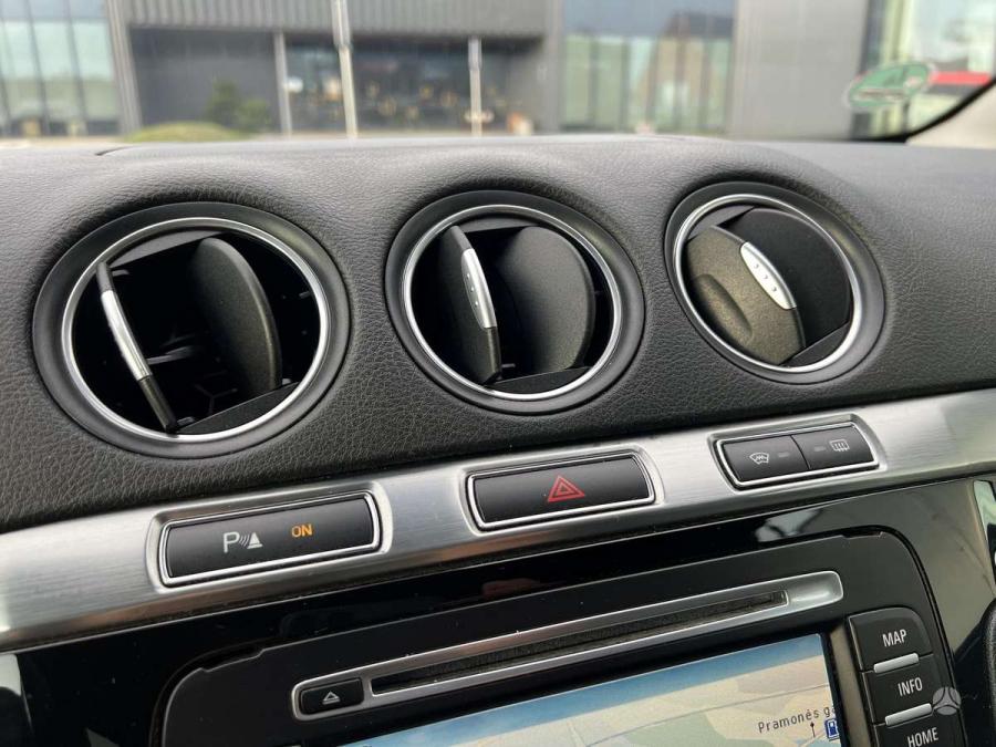 Grey Ford Galaxy 2013 in Siauliai, with an engine capacity of 2.00 L and mileage of 275 thousand km for 6800 €, photo 18 on AUTOMOTO.COM.LV