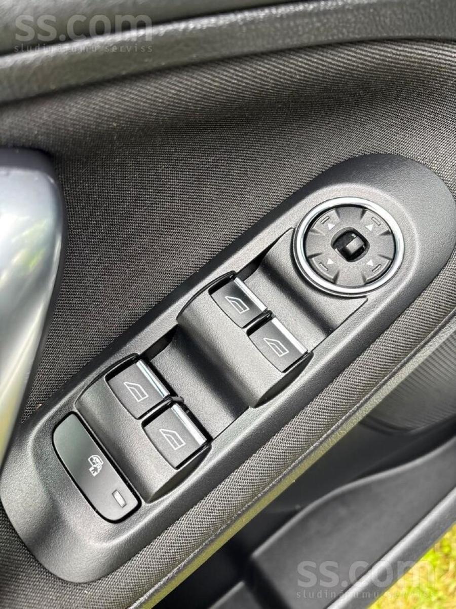 Pelēks Ford Galaxy 2014 Rīga, ar dzinēja tilpumu 1.60 L un nobraukumu 366 tūkst. km par 5890 €, foto 14 vietnē AUTOMOTO.COM.LV
