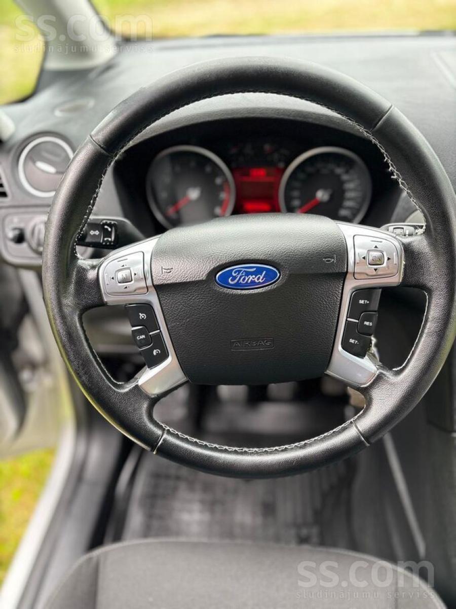 Pelēks Ford Galaxy 2014 Rīga, ar dzinēja tilpumu 1.60 L un nobraukumu 366 tūkst. km par 5890 €, foto 15 vietnē AUTOMOTO.COM.LV
