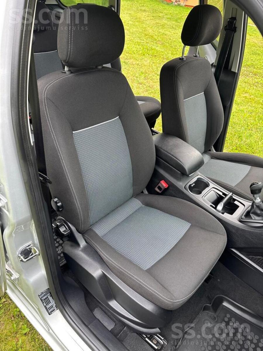 Pelēks Ford Galaxy 2014 Rīga, ar dzinēja tilpumu 1.60 L un nobraukumu 366 tūkst. km par 5890 €, foto 17 vietnē AUTOMOTO.COM.LV