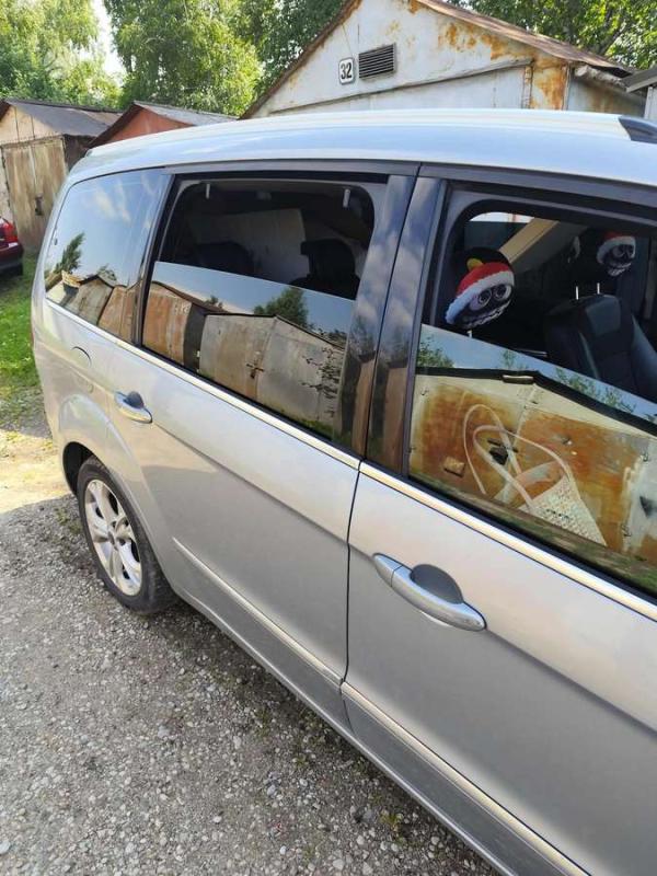 Pelēks Ford Galaxy 2015 Šauļi, ar dzinēja tilpumu 2.00 L un nobraukumu 294 tūkst. km par 7400 €, foto 4 vietnē AUTOMOTO.COM.LV