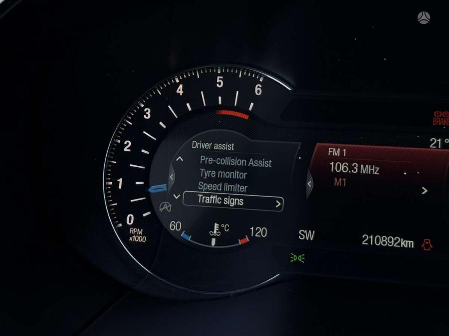 Grey Ford Galaxy 2015 in Siauliai, with an engine capacity of 2.00 L and mileage of 211 thousand km for 9550 €, photo 31 on AUTOMOTO.COM.LV
