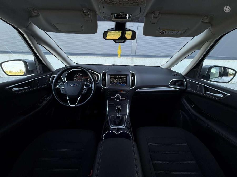 Grey Ford Galaxy 2015 in Siauliai, with an engine capacity of 2.00 L and mileage of 211 thousand km for 9550 €, photo 17 on AUTOMOTO.COM.LV