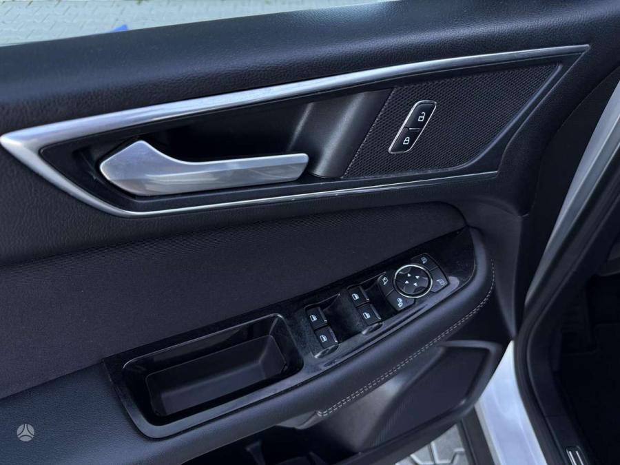 Grey Ford Galaxy 2015 in Siauliai, with an engine capacity of 2.00 L and mileage of 211 thousand km for 9550 €, photo 29 on AUTOMOTO.COM.LV