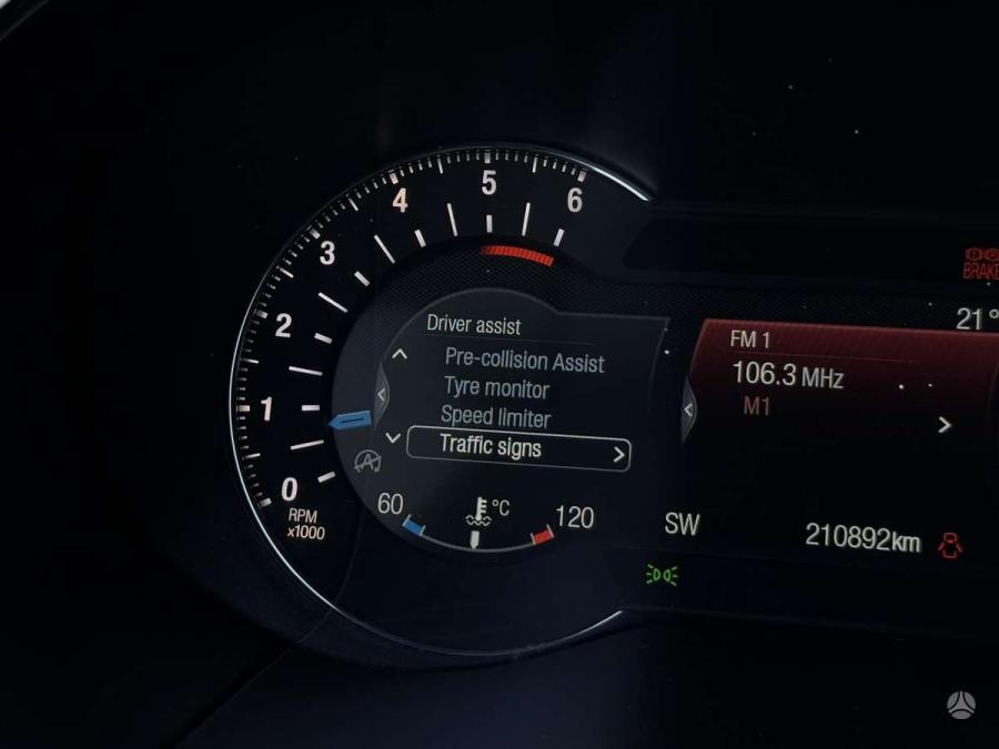 Grey Ford Galaxy 2015 in Siauliai, with an engine capacity of 2.00 L and mileage of 211 thousand km for 9550 €, photo 34 on AUTOMOTO.COM.LV