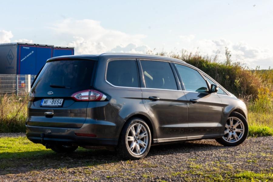 Pelēks Ford Galaxy 2016 Rīga, ar dzinēja tilpumu 2.00 L un nobraukumu 235 tūkst. km par 9995 €, foto 5 vietnē AUTOMOTO.COM.LV