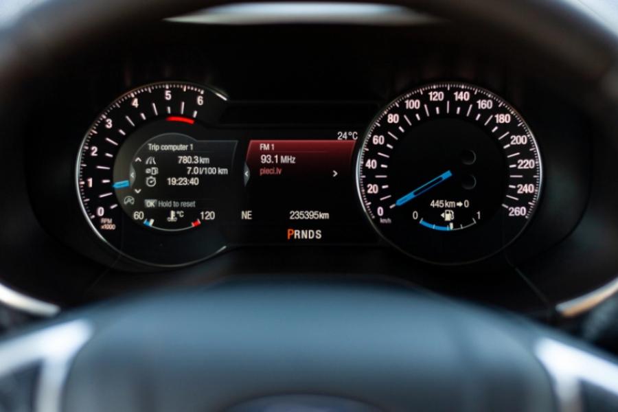 Pelēks Ford Galaxy 2016 Rīga, ar dzinēja tilpumu 2.00 L un nobraukumu 235 tūkst. km par 9995 €, foto 10 vietnē AUTOMOTO.COM.LV