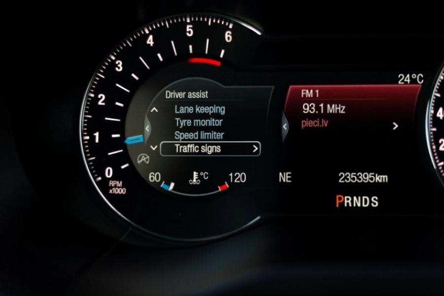 Pelēks Ford Galaxy 2016 Rīga, ar dzinēja tilpumu 2.00 L un nobraukumu 235 tūkst. km par 9995 €, foto 12 vietnē AUTOMOTO.COM.LV