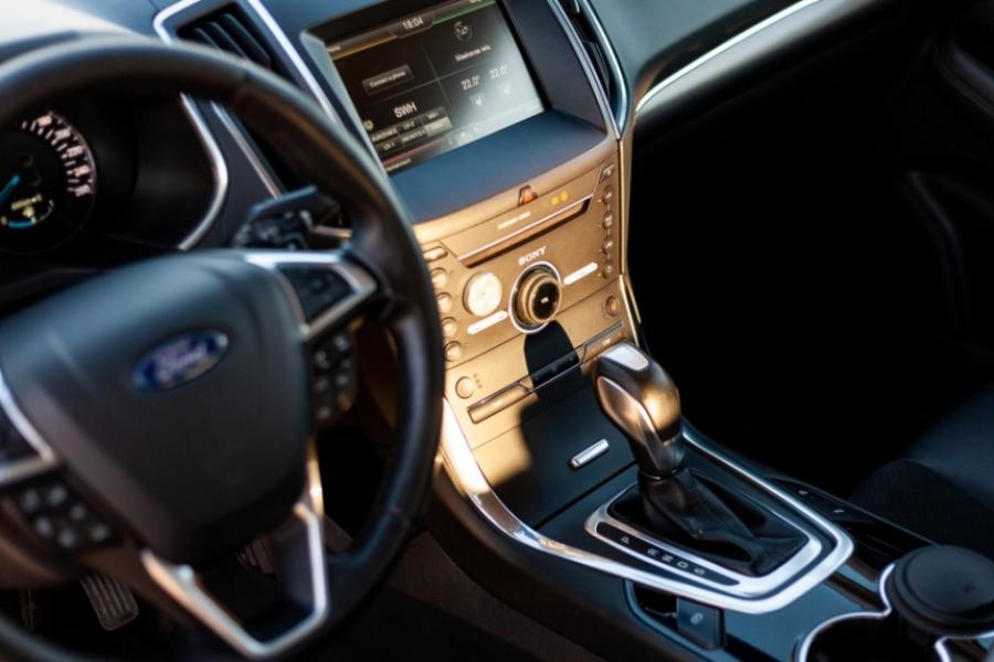Pelēks Ford Galaxy 2016 Rīga, ar dzinēja tilpumu 2.00 L un nobraukumu 235 tūkst. km par 9995 €, foto 22 vietnē AUTOMOTO.COM.LV