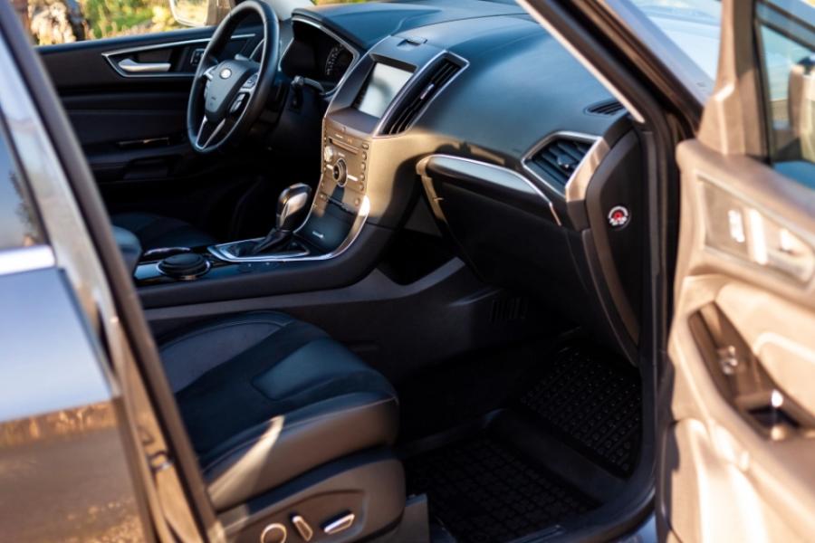 Pelēks Ford Galaxy 2016 Rīga, ar dzinēja tilpumu 2.00 L un nobraukumu 235 tūkst. km par 9995 €, foto 26 vietnē AUTOMOTO.COM.LV