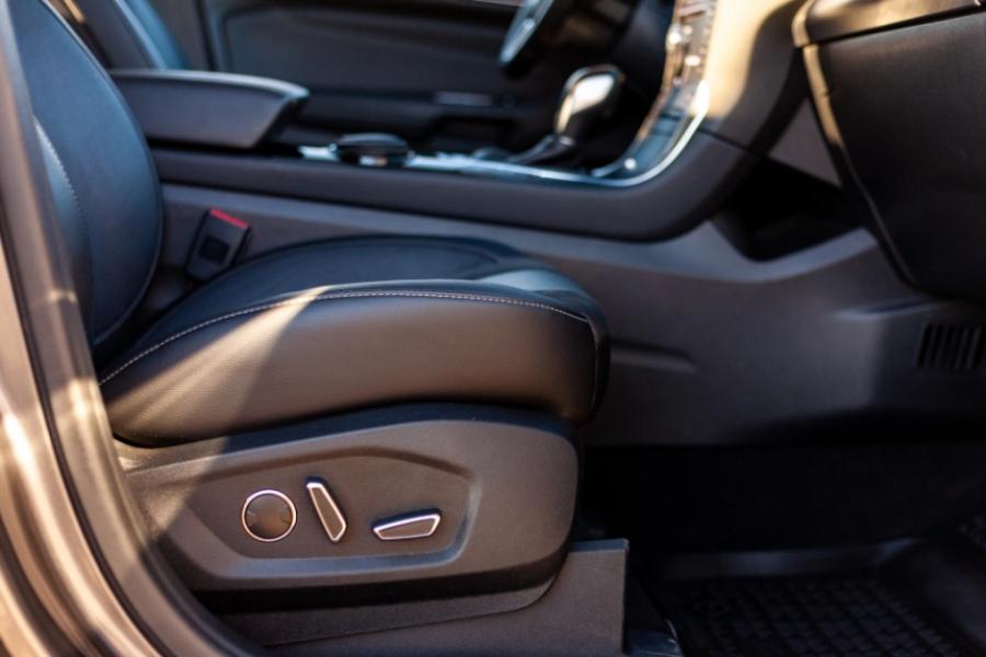 Pelēks Ford Galaxy 2016 Rīga, ar dzinēja tilpumu 2.00 L un nobraukumu 235 tūkst. km par 9995 €, foto 27 vietnē AUTOMOTO.COM.LV