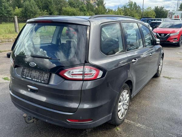 Pelēks Ford Galaxy 2016 Šauļi, ar dzinēja tilpumu 2.00 L un nobraukumu 311 tūkst. km par 4800 €, foto 3 vietnē AUTOMOTO.COM.LV