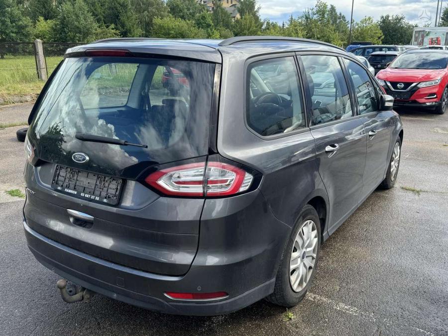 Pelēks Ford Galaxy 2016 Šauļi, ar dzinēja tilpumu 2.00 L un nobraukumu 311 tūkst. km par 4800 €, foto 4 vietnē AUTOMOTO.COM.LV