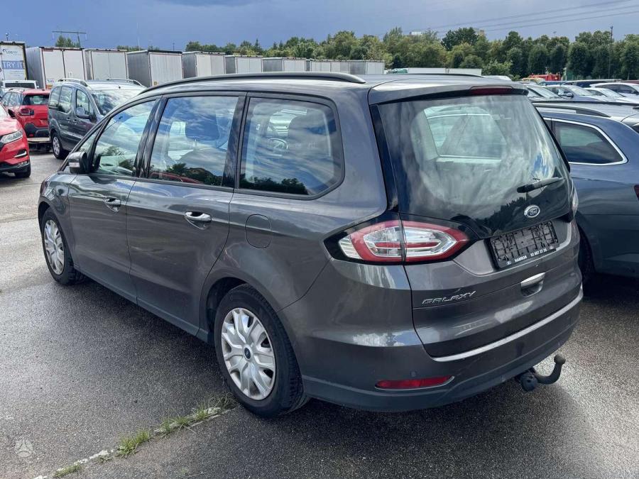 Pelēks Ford Galaxy 2016 Šauļi, ar dzinēja tilpumu 2.00 L un nobraukumu 311 tūkst. km par 4800 €, foto 5 vietnē AUTOMOTO.COM.LV