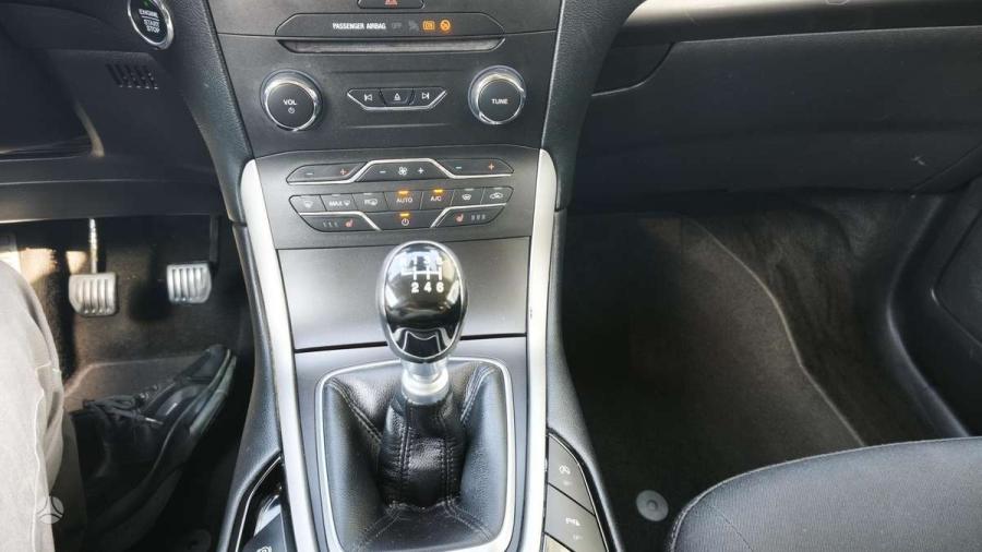 Grey Ford Galaxy 2016 in Siauliai, with an engine capacity of 2.00 L and mileage of 220 thousand km for 8650 €, photo 11 on AUTOMOTO.COM.LV