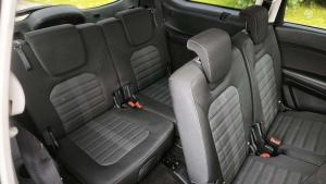 Grey Ford Galaxy 2016 in Siauliai, with an engine capacity of 2.00 L and mileage of 220 thousand km for 8650 €, photo 22 on AUTOMOTO.COM.LV