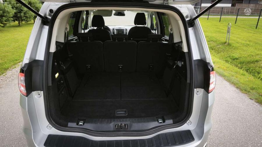 Grey Ford Galaxy 2016 in Siauliai, with an engine capacity of 2.00 L and mileage of 220 thousand km for 8650 €, photo 26 on AUTOMOTO.COM.LV