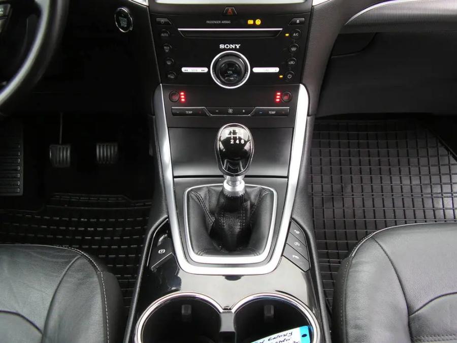 Pelēks Ford Galaxy 2017 Sigulda, ar dzinēja tilpumu 2.00 L un nobraukumu 225 tūkst. km par 14350 €, foto 18 vietnē AUTOMOTO.COM.LV