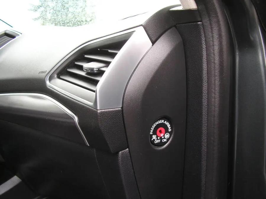 Pelēks Ford Galaxy 2017 Sigulda, ar dzinēja tilpumu 2.00 L un nobraukumu 225 tūkst. km par 14350 €, foto 33 vietnē AUTOMOTO.COM.LV