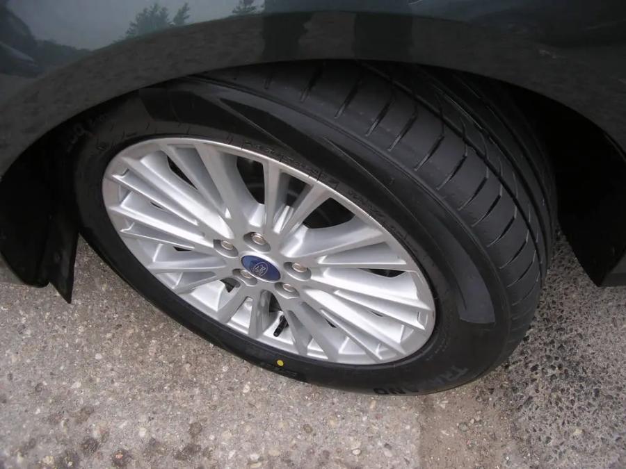 Pelēks Ford Galaxy 2017 Sigulda, ar dzinēja tilpumu 2.00 L un nobraukumu 225 tūkst. km par 14350 €, foto 35 vietnē AUTOMOTO.COM.LV
