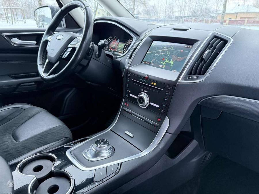 Grey Ford Galaxy 2018 in Taurage, with an engine capacity of 2.00 L and mileage of 220 thousand km for 11500 €, photo 18 on AUTOMOTO.COM.LV