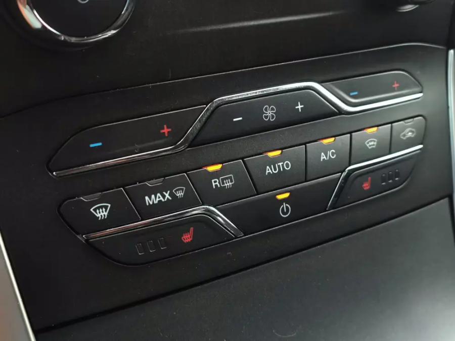 Pelēks Ford Galaxy 2018 Rīga, ar dzinēja tilpumu 2.00 L un nobraukumu 269 tūkst. km par 13890 €, foto 17 vietnē AUTOMOTO.COM.LV