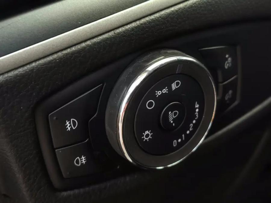 Pelēks Ford Galaxy 2018 Rīga, ar dzinēja tilpumu 2.00 L un nobraukumu 269 tūkst. km par 13890 €, foto 18 vietnē AUTOMOTO.COM.LV