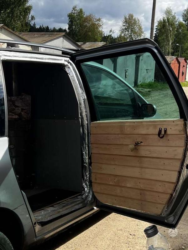 Pelēks Ford Galaxy 2003 Viļņa, ar dzinēja tilpumu 1.90 L un nobraukumu 330 tūkst. km par 3000 €, foto 1 vietnē AUTOMOTO.COM.LV