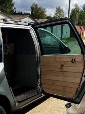 Pelēks Ford Galaxy 2003 Viļņa, ar dzinēja tilpumu 1.90 L un nobraukumu 330 tūkst. km par 3000 €, foto  vietnē AUTOMOTO.COM.LV