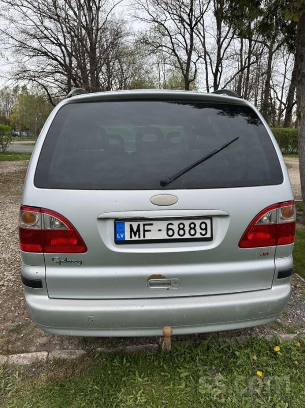 Pelēks Ford Galaxy 2005 Cēsis, ar dzinēja tilpumu 1.90 L un nobraukumu 372 tūkst. km par 1400 €, foto 4 vietnē AUTOMOTO.COM.LV