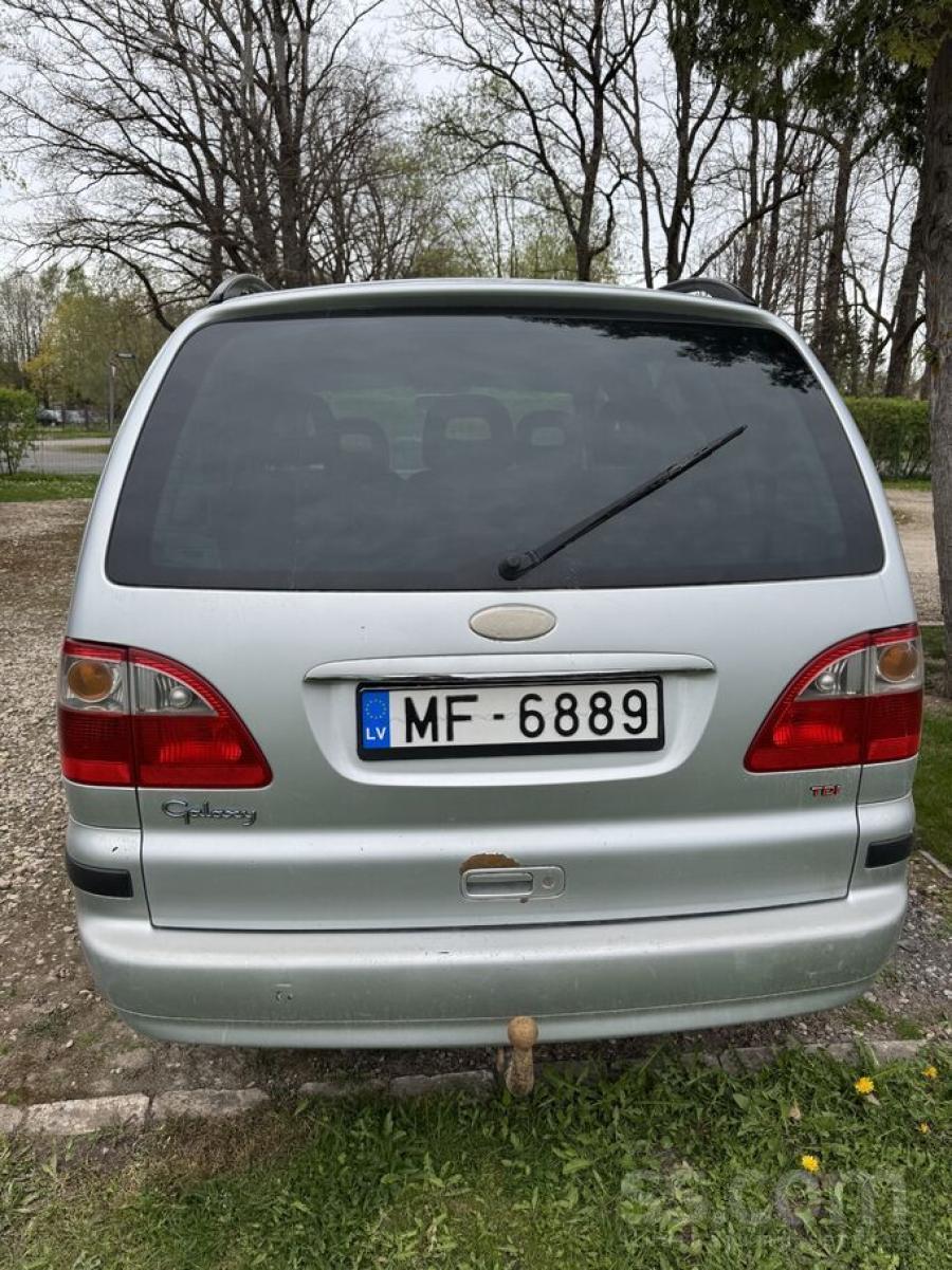 Pelēks Ford Galaxy 2005 Cēsis, ar dzinēja tilpumu 1.90 L un nobraukumu 372 tūkst. km par 1400 €, foto 5 vietnē AUTOMOTO.COM.LV