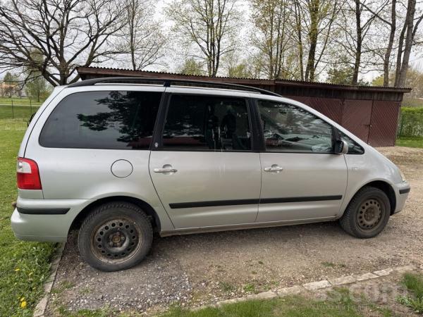 Pelēks Ford Galaxy 2005 Cēsis, ar dzinēja tilpumu 1.90 L un nobraukumu 372 tūkst. km par 1400 €, foto 6 vietnē AUTOMOTO.COM.LV