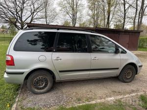 Pelēks Ford Galaxy 2005 Cēsis, ar dzinēja tilpumu 1.90 L un nobraukumu 372 tūkst. km par 1400 €, foto 7 vietnē AUTOMOTO.COM.LV