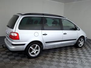 Pelēks Ford Galaxy 2005 Tallina, ar dzinēja tilpumu 2.30 L un nobraukumu 367 tūkst. km par 1599 €, foto 4 vietnē AUTOMOTO.COM.LV